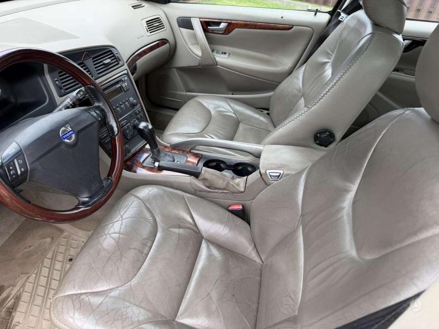 Brūns Volvo XC70 2005 Viļņa, ar dzinēja tilpumu 2.52 L un nobraukumu 216 tūkst. km par 1250 €, foto 6 vietnē AUTOMOTO.COM.LV
