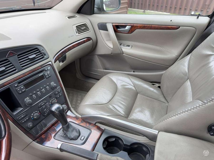Brūns Volvo XC70 2005 Viļņa, ar dzinēja tilpumu 2.52 L un nobraukumu 216 tūkst. km par 1250 €, foto 7 vietnē AUTOMOTO.COM.LV