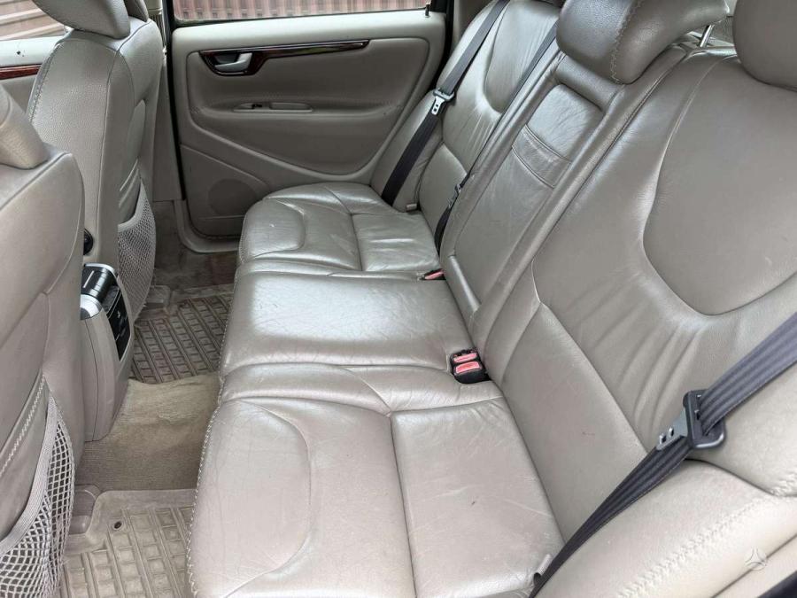 Brūns Volvo XC70 2005 Viļņa, ar dzinēja tilpumu 2.52 L un nobraukumu 216 tūkst. km par 1250 €, foto 9 vietnē AUTOMOTO.COM.LV