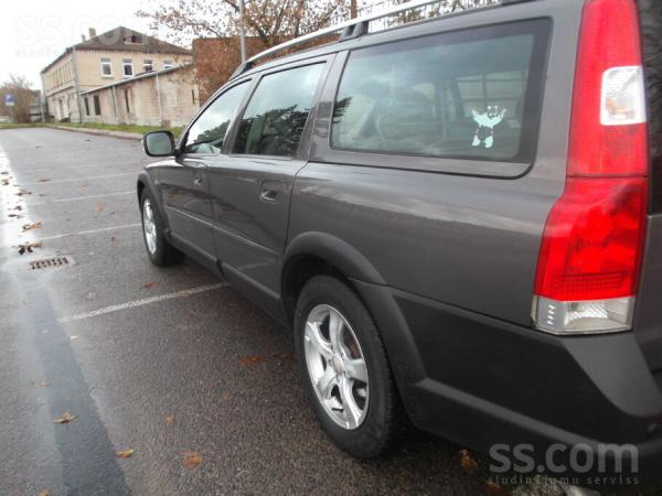 Brūns Volvo XC70 2006 Daugavpils, ar dzinēja tilpumu 2.40 L un nobraukumu 355 tūkst. km par 2750 €, foto 3 vietnē AUTOMOTO.COM.LV