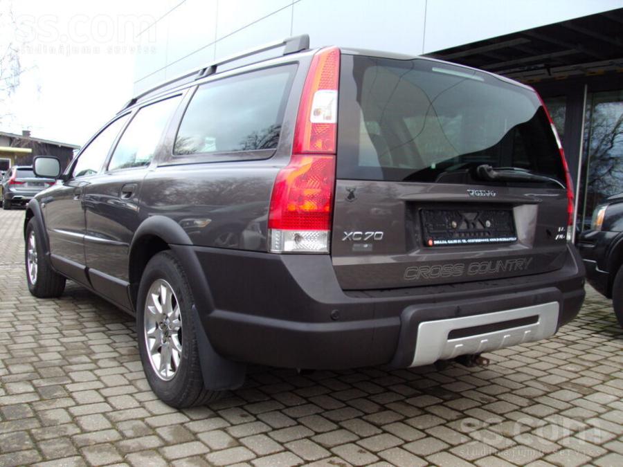 Brown Volvo XC70 2006 in Riga, with an engine capacity of 2.40 L and mileage of 214 thousand km for 6900 €, photo 4 on AUTOMOTO.COM.LV