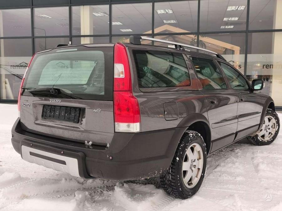 Brūns Volvo XC70 2006 Viļņa, ar dzinēja tilpumu 2.40 L un nobraukumu 317 tūkst. km par 4950 €, foto 8 vietnē AUTOMOTO.COM.LV