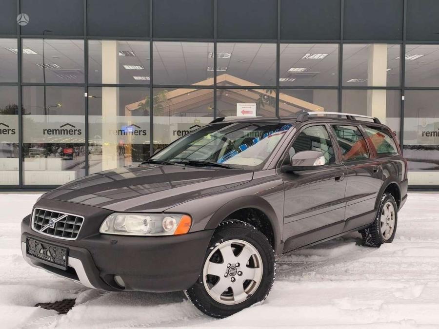 Brown Volvo XC70 2006 in Vilnius, with an engine capacity of 2.40 L and mileage of 317 thousand km for 5250 €, photo 1 on AUTOMOTO.COM.LV