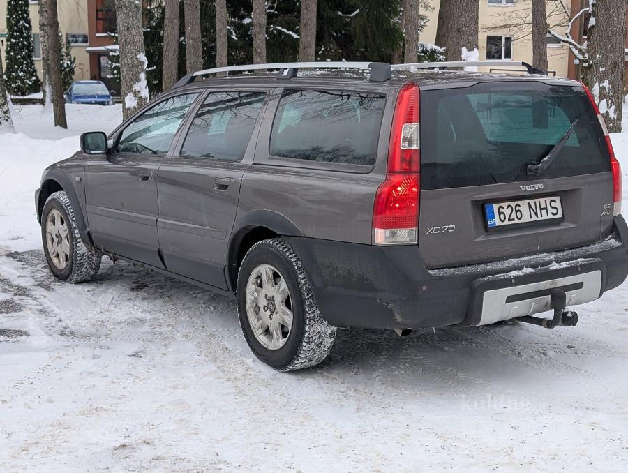 Brown Volvo XC70 2006 in Tallinn, with an engine capacity of 0.00 L and mileage of 303 thousand km for 1390 €, photo 2 on AUTOMOTO.COM.LV