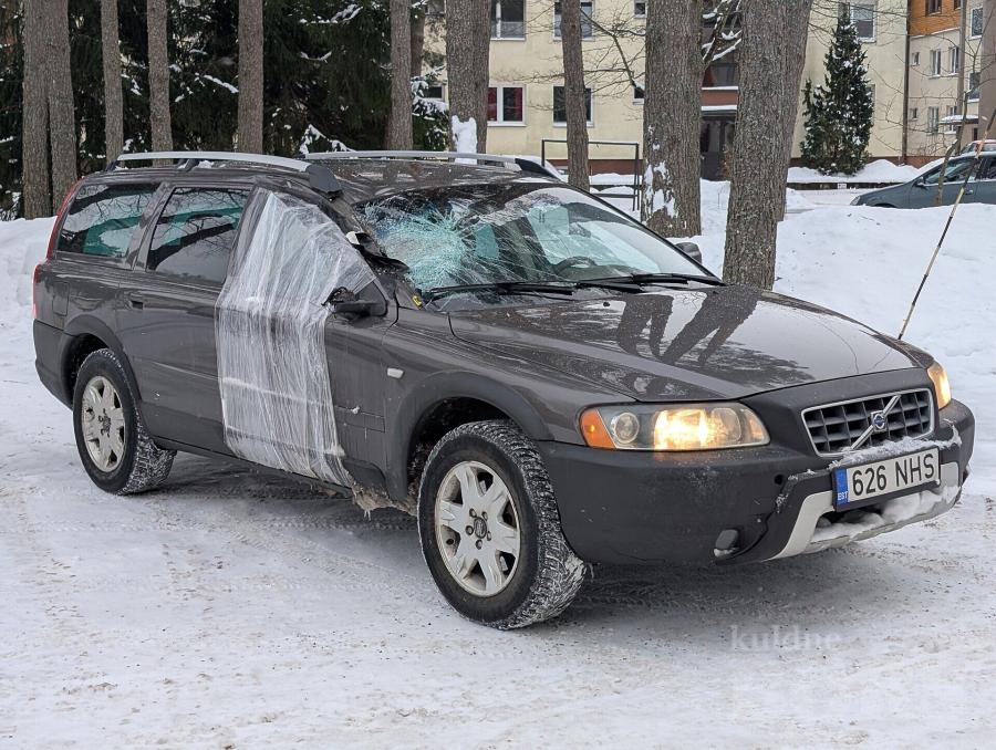 Brown Volvo XC70 2006 in Tallinn, with an engine capacity of 0.00 L and mileage of 303 thousand km for 1390 €, photo 3 on AUTOMOTO.COM.LV