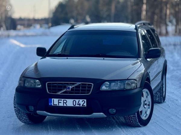 Brown Volvo XC70 2006 in Radviliskis, with an engine capacity of 2.40 L and mileage of 285 thousand km for 2200 €, photo 3 on AUTOMOTO.COM.LV