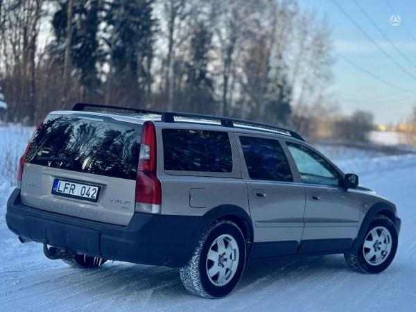 Brown Volvo XC70 2006 in Radviliskis, with an engine capacity of 2.40 L and mileage of 285 thousand km for 2200 €, photo 9 on AUTOMOTO.COM.LV