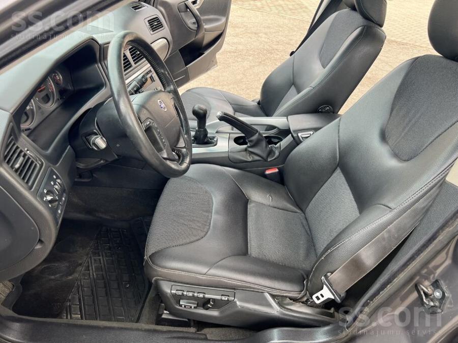 Brūns Volvo XC70 2006 Rēzekne, ar dzinēja tilpumu 2.40 L un nobraukumu 350 tūkst. km par 3750 €, foto 10 vietnē AUTOMOTO.COM.LV