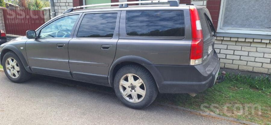 Brūns Volvo XC70 2006 Krāslava, ar dzinēja tilpumu 2.40 L un nobraukumu 326 tūkst. km par 2300 €, foto 3 vietnē AUTOMOTO.COM.LV
