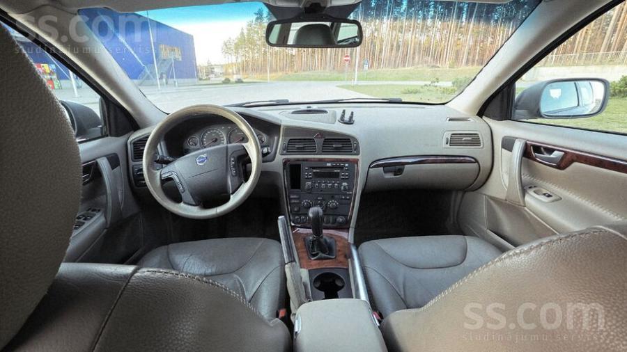 Brown Volvo XC70 2006 in Saldus, with an engine capacity of 2.40 L and mileage of 400 thousand km for 2900 €, photo 6 on AUTOMOTO.COM.LV