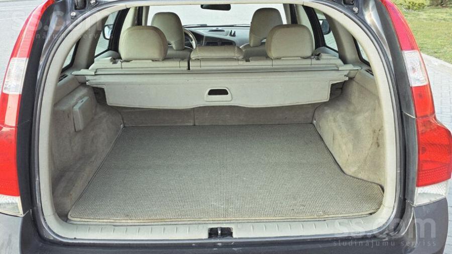 Brown Volvo XC70 2006 in Saldus, with an engine capacity of 2.40 L and mileage of 400 thousand km for 2900 €, photo 8 on AUTOMOTO.COM.LV