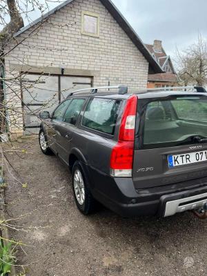 Brūns Volvo XC70 2006 Alīta, ar dzinēja tilpumu 2.40 L un nobraukumu 300 tūkst. km par 3600 €, foto  vietnē AUTOMOTO.COM.LV