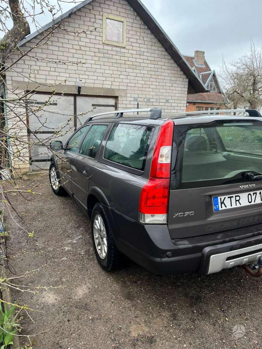 Brūns Volvo XC70 2006 Alīta, ar dzinēja tilpumu 2.40 L un nobraukumu 300 tūkst. km par 3600 €, foto 1 vietnē AUTOMOTO.COM.LV