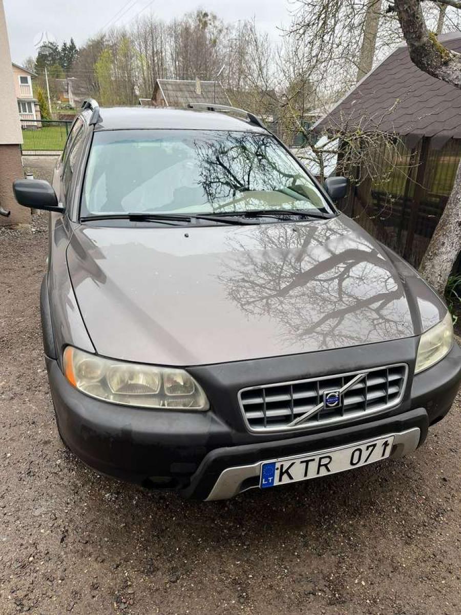 Brūns Volvo XC70 2006 Alīta, ar dzinēja tilpumu 2.40 L un nobraukumu 300 tūkst. km par 3600 €, foto 4 vietnē AUTOMOTO.COM.LV