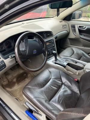 Brūns Volvo XC70 2006 Alīta, ar dzinēja tilpumu 2.40 L un nobraukumu 300 tūkst. km par 3600 €, foto 5 vietnē AUTOMOTO.COM.LV