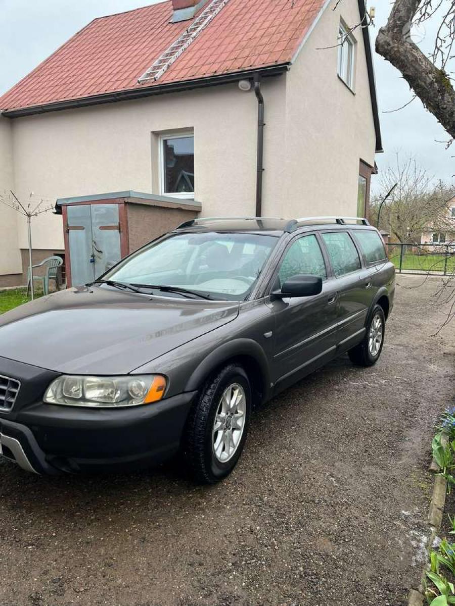 Brūns Volvo XC70 2006 Alīta, ar dzinēja tilpumu 2.40 L un nobraukumu 300 tūkst. km par 3600 €, foto 6 vietnē AUTOMOTO.COM.LV
