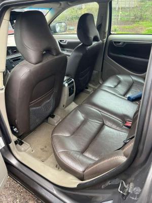Brūns Volvo XC70 2006 Alīta, ar dzinēja tilpumu 2.40 L un nobraukumu 300 tūkst. km par 3600 €, foto 8 vietnē AUTOMOTO.COM.LV