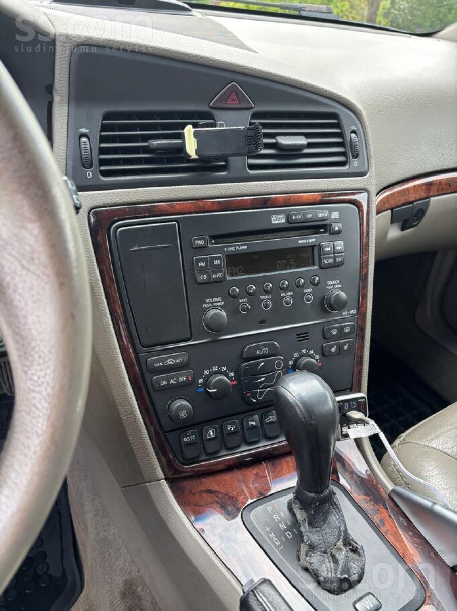 Brown Volvo XC70 2006 in Bauska, with an engine capacity of 2.50 L and mileage of 472 thousand km for 2200 €, photo 8 on AUTOMOTO.COM.LV