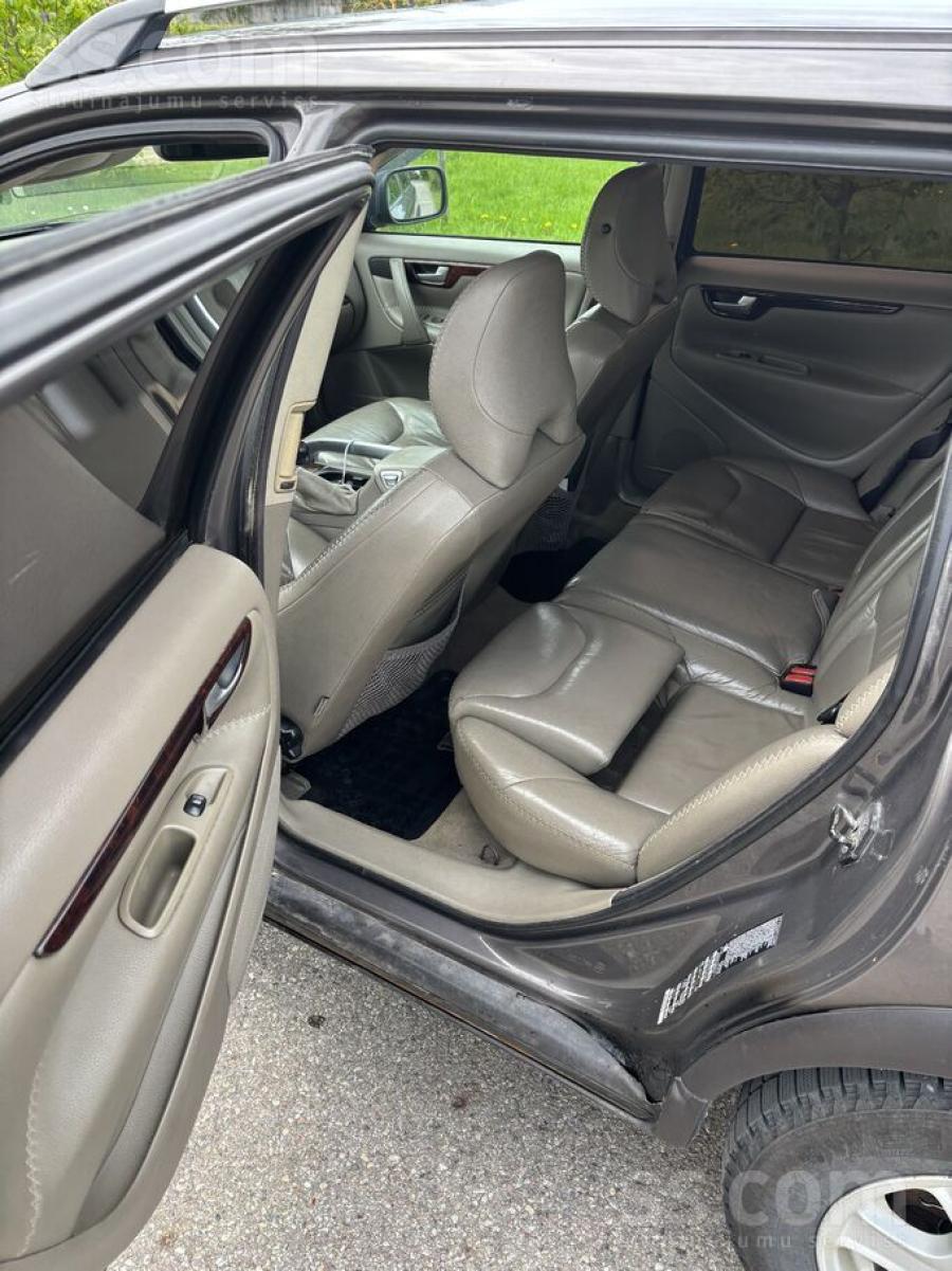 Brown Volvo XC70 2006 in Bauska, with an engine capacity of 2.50 L and mileage of 472 thousand km for 2200 €, photo 10 on AUTOMOTO.COM.LV