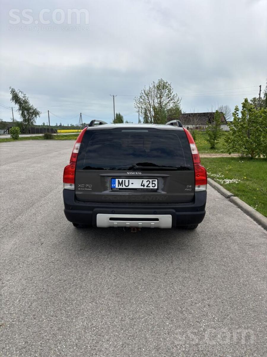 Brown Volvo XC70 2006 in Bauska, with an engine capacity of 2.50 L and mileage of 472 thousand km for 2200 €, photo 11 on AUTOMOTO.COM.LV