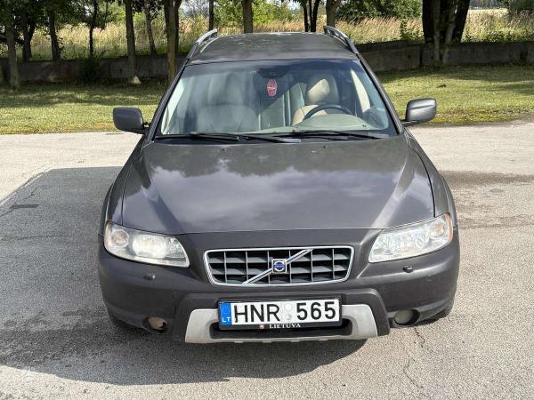 Volvo XC70 2006 in Kedainiai on AUTOMOTO.COM.LV Brown Volvo XC70 2006 in Kedainiai, with an engine capacity of 2.40 L and mileage of 651 thousand km for 2300 €, photo 8 on AUTOMOTO.COM.LV