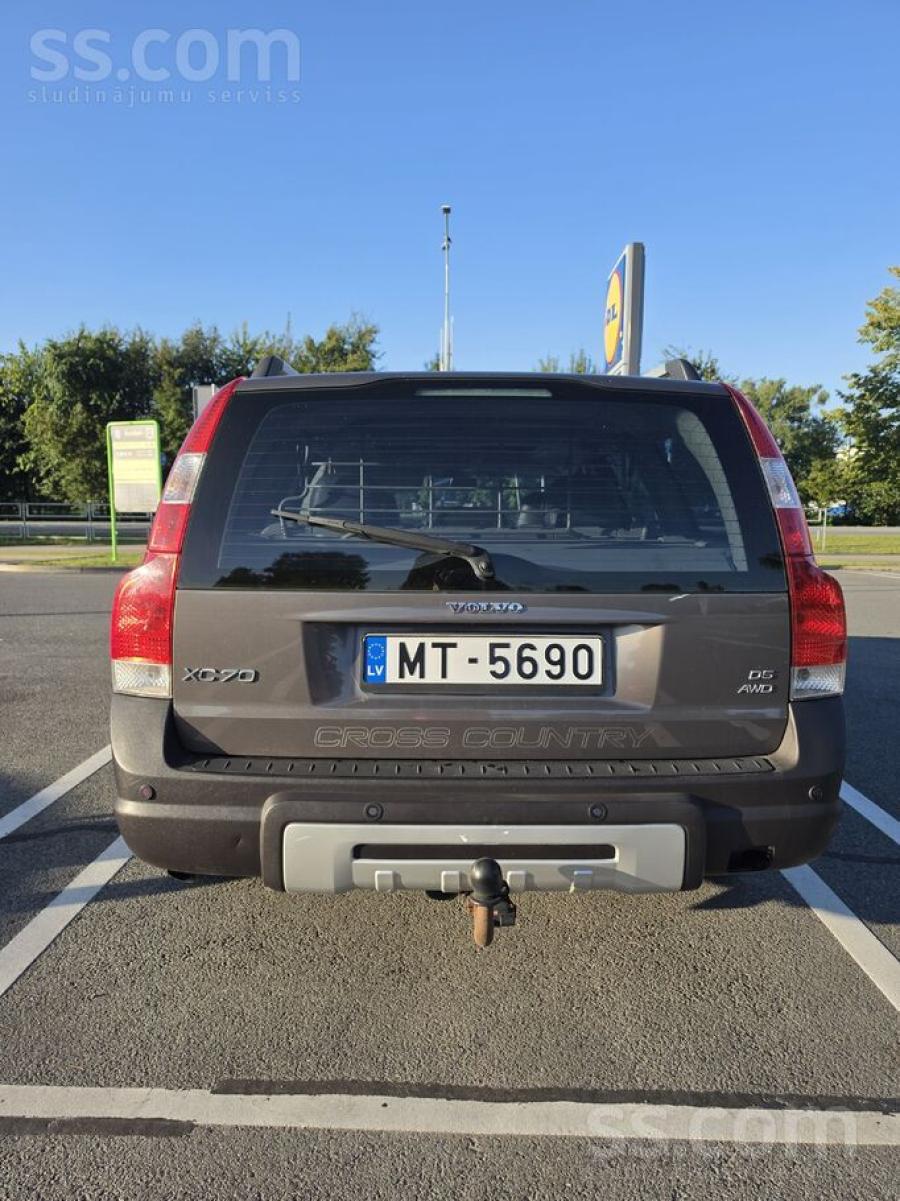 Brown Volvo XC70 2006 in Jurmala, with an engine capacity of 2.40 L and mileage of 320 thousand km for 3000 €, photo 5 on AUTOMOTO.COM.LV