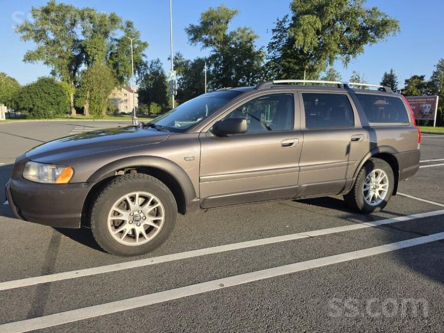Brown Volvo XC70 2006 in Jurmala, with an engine capacity of 2.40 L and mileage of 320 thousand km for 3000 €, photo 1 on AUTOMOTO.COM.LV