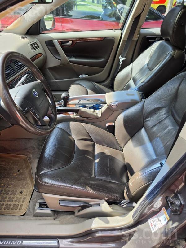Brown Volvo XC70 2006 in Jurmala, with an engine capacity of 2.40 L and mileage of 320 thousand km for 3000 €, photo 7 on AUTOMOTO.COM.LV