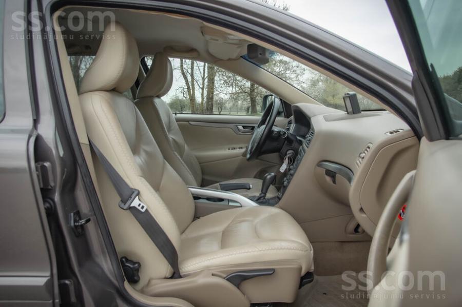Brūns Volvo XC70 2007 Tukums, ar dzinēja tilpumu 2.40 L un nobraukumu 347 tūkst. km par 5390 €, foto 16 vietnē AUTOMOTO.COM.LV
