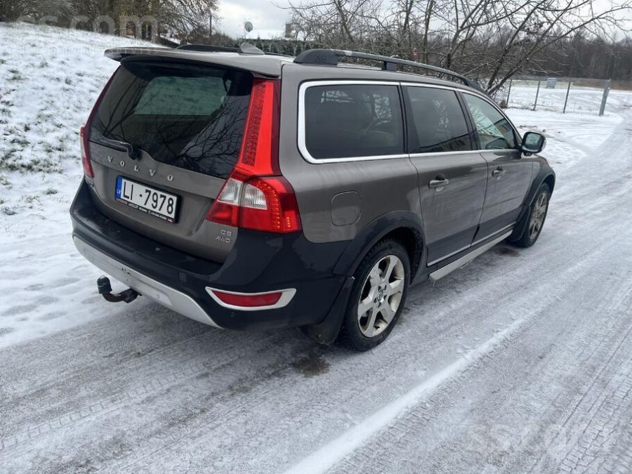 Brown Volvo XC70 2007 in Rezekne, with an engine capacity of 2.40 L and mileage of 327 thousand km for 4350 €, photo 4 on AUTOMOTO.COM.LV