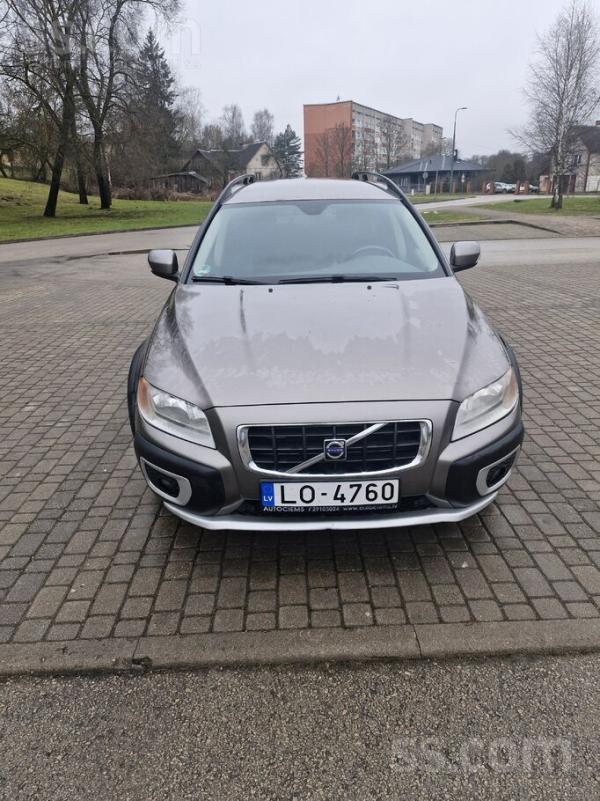 Brown Volvo XC70 2007 in Rezekne, with an engine capacity of 2.40 L and mileage of 316 thousand km for 4000 €, photo 1 on AUTOMOTO.COM.LV