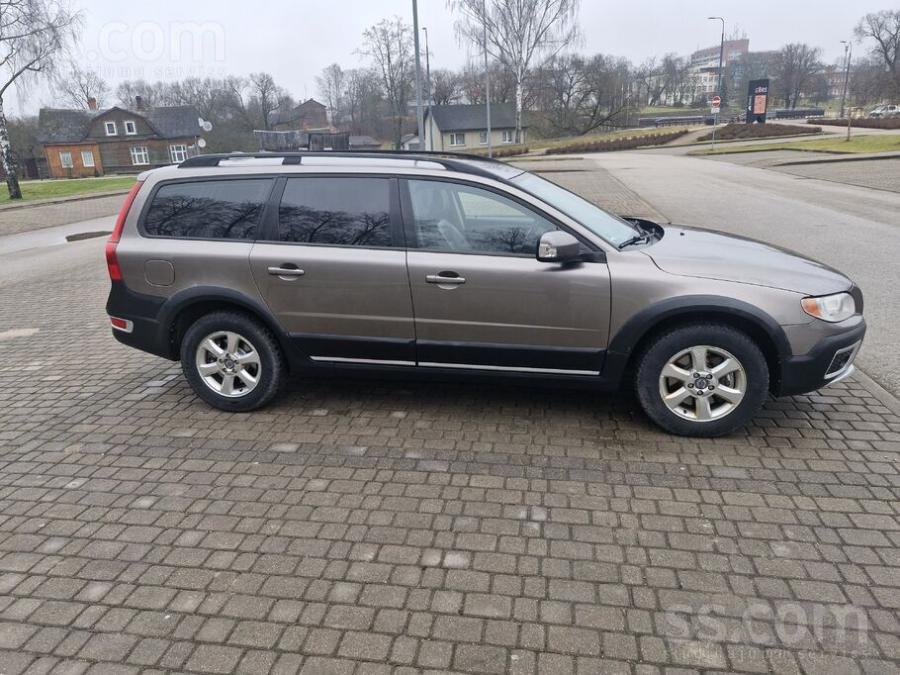 Brown Volvo XC70 2007 in Rezekne, with an engine capacity of 2.40 L and mileage of 316 thousand km for 4000 €, photo 6 on AUTOMOTO.COM.LV