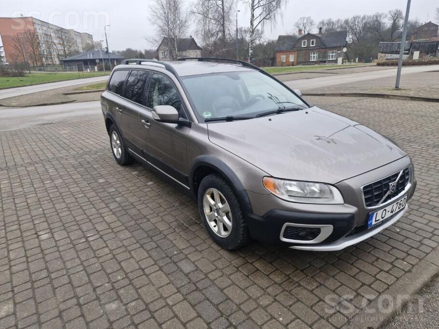 Brown Volvo XC70 2007 in Rezekne, with an engine capacity of 2.40 L and mileage of 316 thousand km for 4000 €, photo 8 on AUTOMOTO.COM.LV