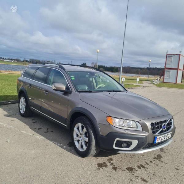 Brown Volvo XC70 2007 in Salcininkai, with an engine capacity of 2.40 L and mileage of 372 thousand km for 4950 €, photo 1 on AUTOMOTO.COM.LV