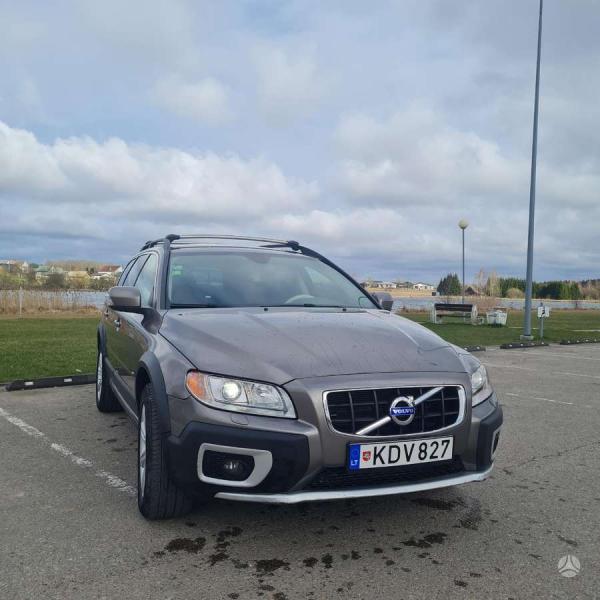 Brown Volvo XC70 2007 in Salcininkai, with an engine capacity of 2.40 L and mileage of 372 thousand km for 4950 €, photo 3 on AUTOMOTO.COM.LV