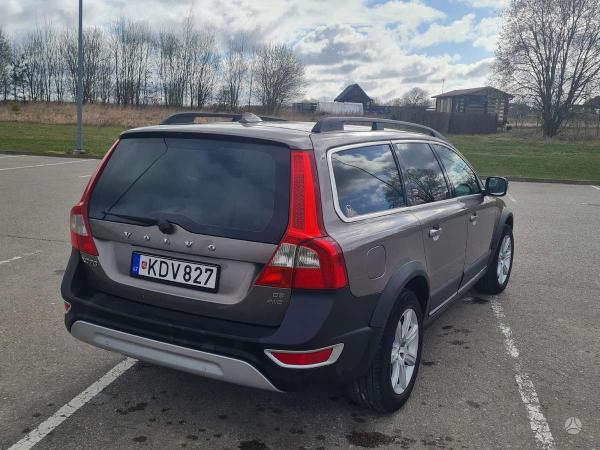 Brown Volvo XC70 2007 in Salcininkai, with an engine capacity of 2.40 L and mileage of 372 thousand km for 4950 €, photo 6 on AUTOMOTO.COM.LV