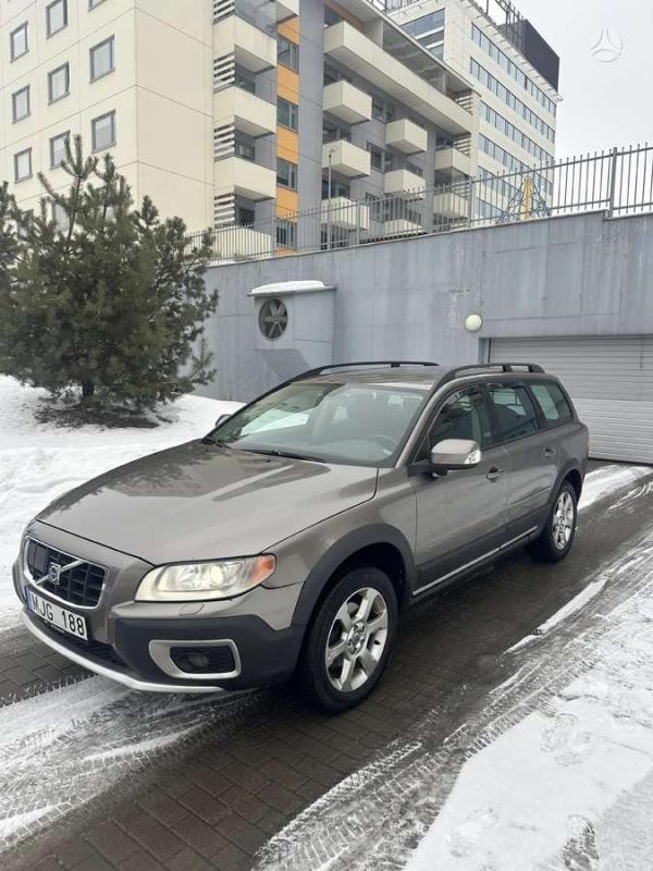 Brown Volvo XC70 2007 in Vilnius, with an engine capacity of 2.40 L and mileage of 283 thousand km for 5700 €, photo 1 on AUTOMOTO.COM.LV