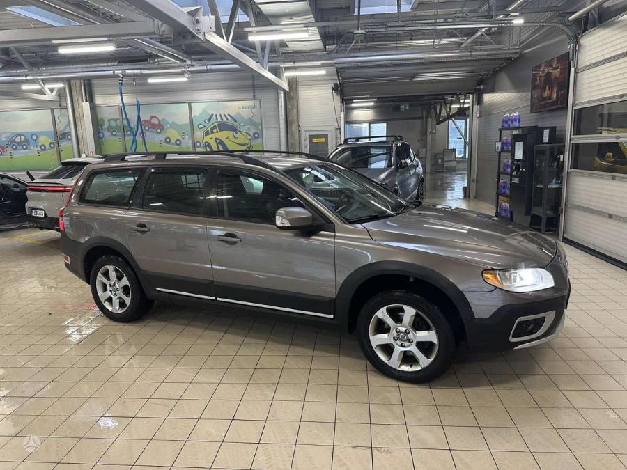 Brown Volvo XC70 2007 in Vilnius, with an engine capacity of 2.40 L and mileage of 283 thousand km for 5700 €, photo 13 on AUTOMOTO.COM.LV
