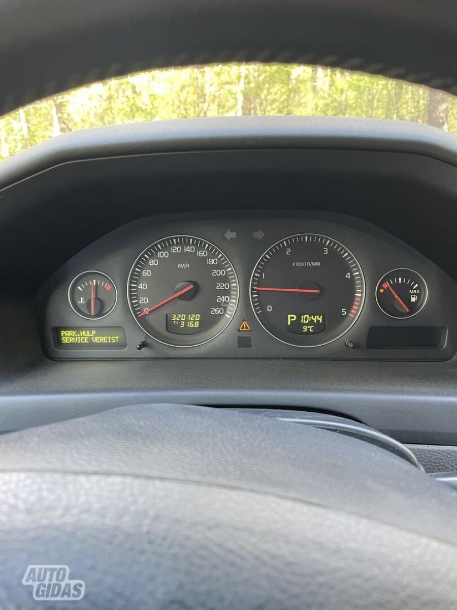 Brown Volvo XC70 2007 in Ukmerge, with an engine capacity of 2.40 L and mileage of 320 thousand km for 4000 €, photo 8 on AUTOMOTO.COM.LV