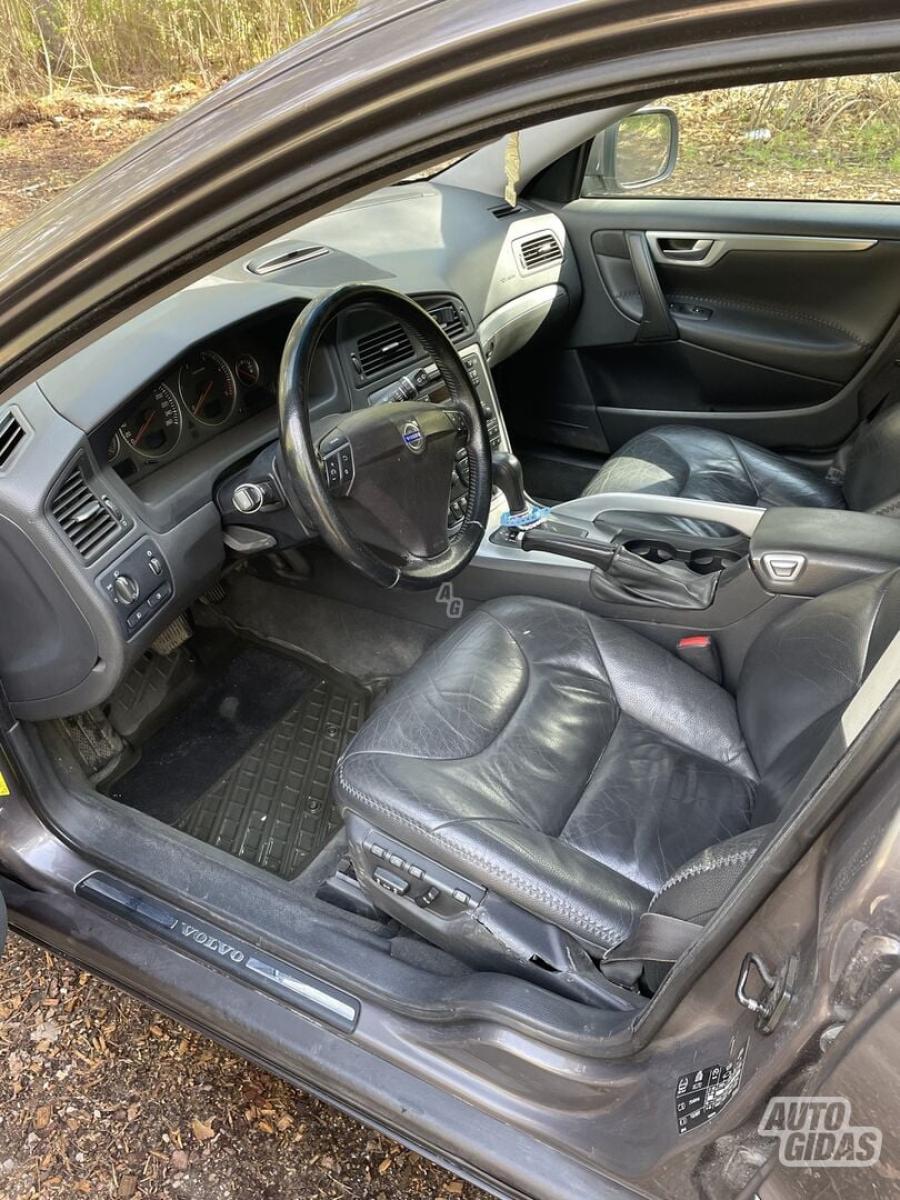 Brown Volvo XC70 2007 in Ukmerge, with an engine capacity of 2.40 L and mileage of 320 thousand km for 4000 €, photo 11 on AUTOMOTO.COM.LV