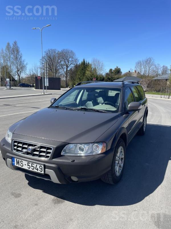 Brown Volvo XC70 2007 in Riga, with an engine capacity of 2.40 L and mileage of 369 thousand km for 3950 €, photo 1 on AUTOMOTO.COM.LV
