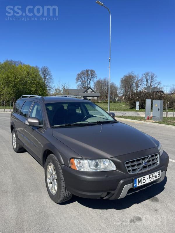 Brown Volvo XC70 2007 in Riga, with an engine capacity of 2.40 L and mileage of 369 thousand km for 3950 €, photo 2 on AUTOMOTO.COM.LV
