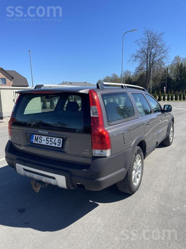 Brown Volvo XC70 2007 in Riga, with an engine capacity of 2.40 L and mileage of 369 thousand km for 3950 €, photo 4 on AUTOMOTO.COM.LV