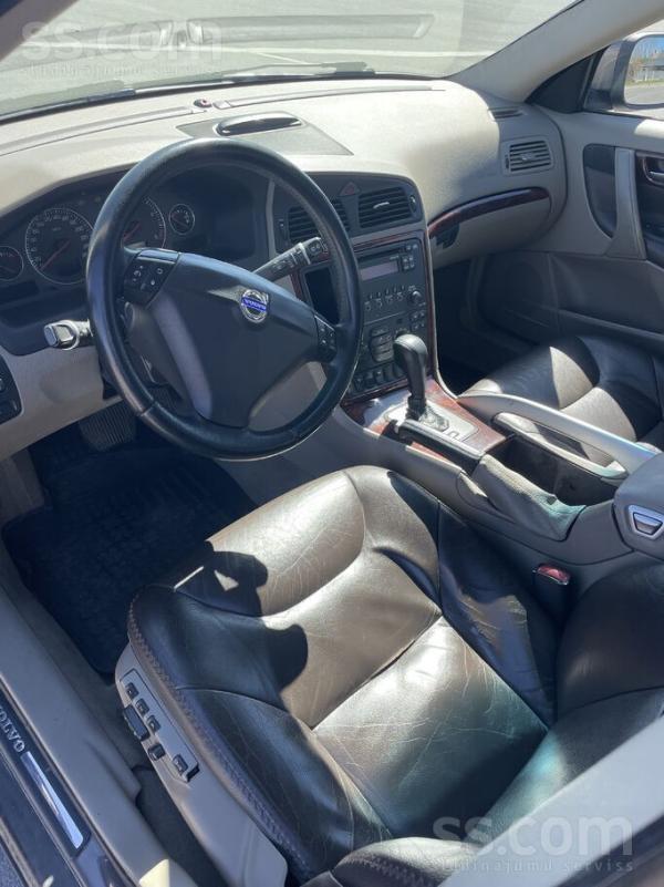 Brown Volvo XC70 2007 in Riga, with an engine capacity of 2.40 L and mileage of 369 thousand km for 3950 €, photo 8 on AUTOMOTO.COM.LV