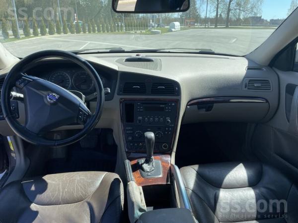 Brown Volvo XC70 2007 in Riga, with an engine capacity of 2.40 L and mileage of 369 thousand km for 3950 €, photo 9 on AUTOMOTO.COM.LV