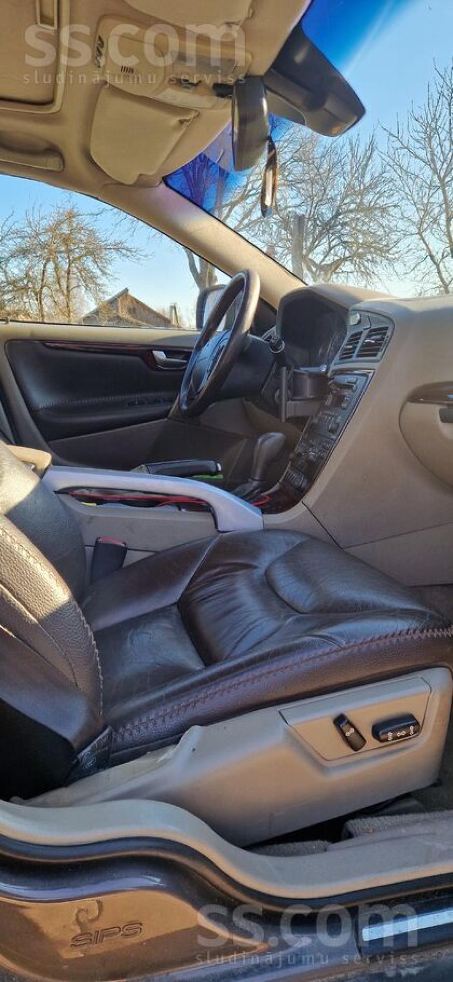 Brown Volvo XC70 2007 in Talsi, with an engine capacity of 2.40 L and mileage of 450 thousand km for 3750 €, photo 4 on AUTOMOTO.COM.LV