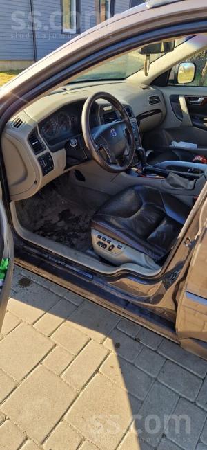 Brown Volvo XC70 2007 in Talsi, with an engine capacity of 2.40 L and mileage of 450 thousand km for 3750 €, photo 5 on AUTOMOTO.COM.LV