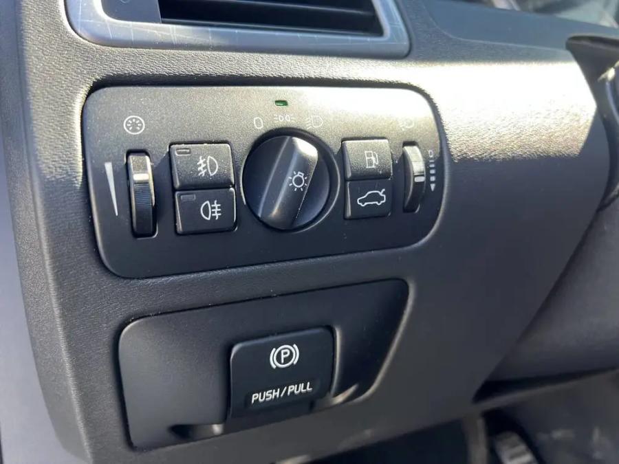 Brūns Volvo XC70 2007 Rēzekne, ar dzinēja tilpumu 2.40 L un nobraukumu 408 tūkst. km par 4700 €, foto 16 vietnē AUTOMOTO.COM.LV