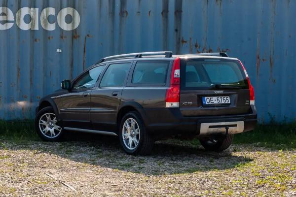 Brown Volvo XC70 2007 in Riga, with an engine capacity of 2.40 L and mileage of 335 thousand km for 5995 €, photo 2 on AUTOMOTO.COM.LV