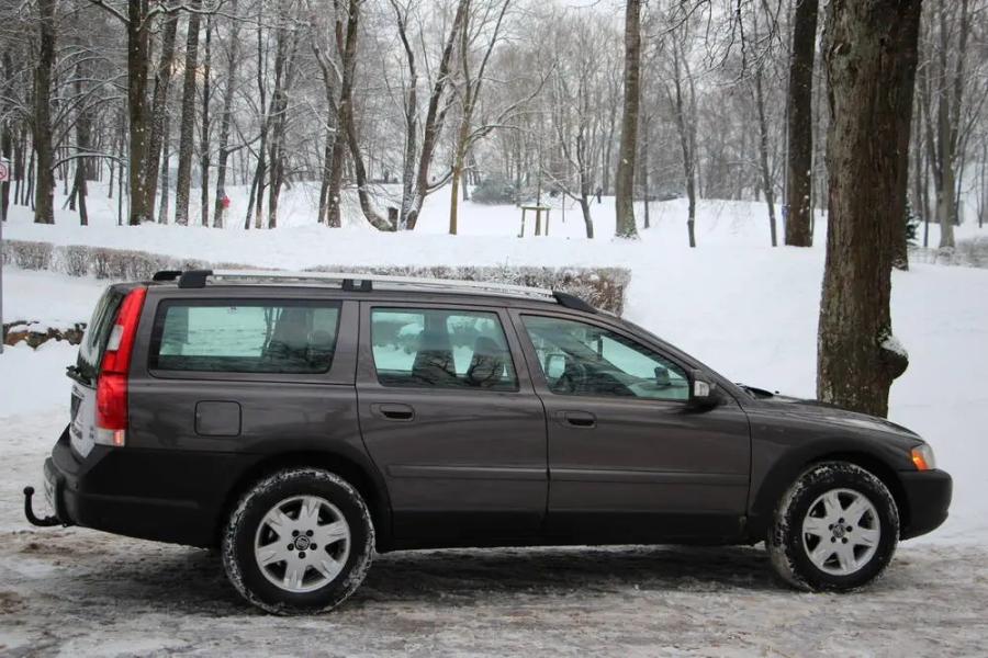 Brūns Volvo XC70 2007 Mārupe, ar dzinēja tilpumu 2.40 L un nobraukumu 350 tūkst. km par 5250 €, foto 5 vietnē AUTOMOTO.COM.LV